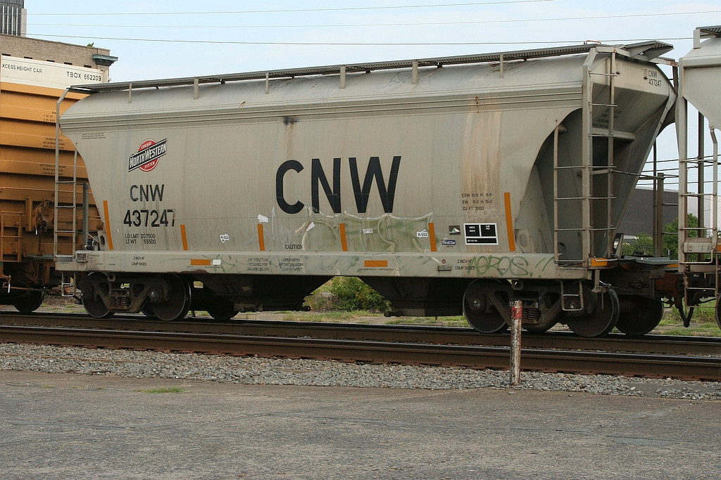 CNW 437247